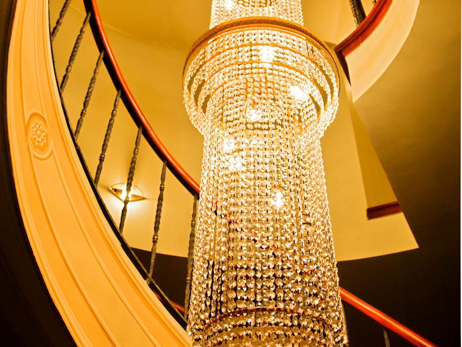 10 Best Staircase Lighting Ideas For Your Home - LampHQ