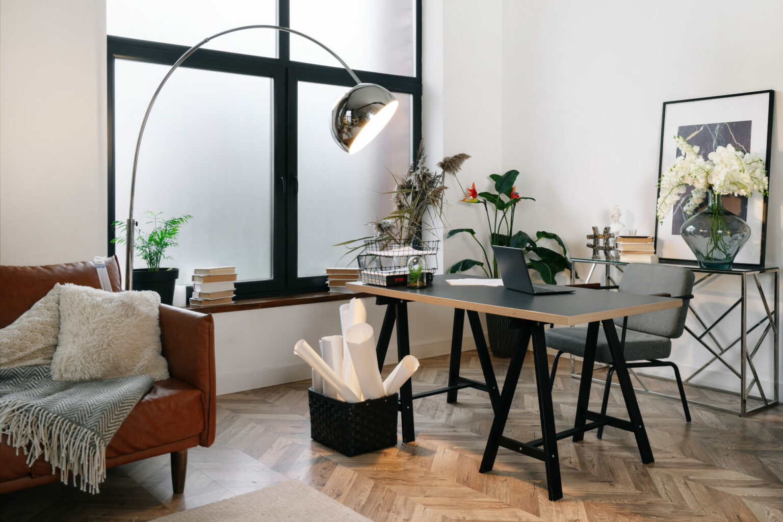 Bright White Meets Daylight: What Sets The Bulbs Apart? - LampHQ