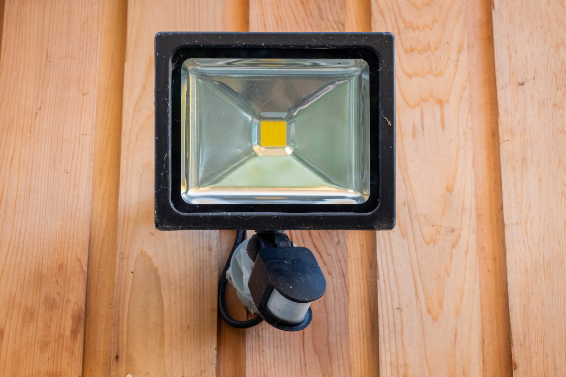 Best Flood Light Ideas For Your Backyard - LampHQ